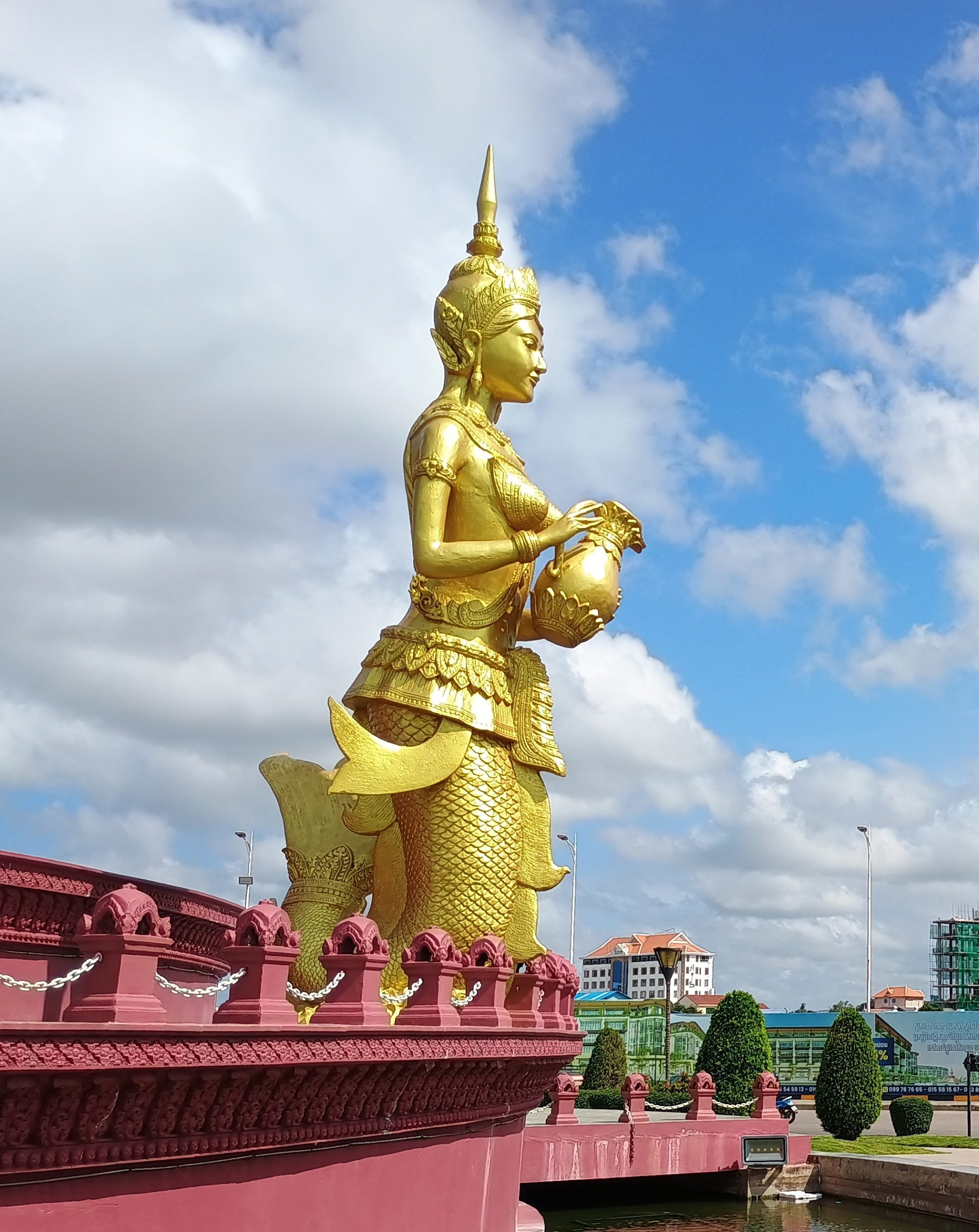 Mermaids sculptures in Phnom Penh, Cambodia — Mermaids of Earth